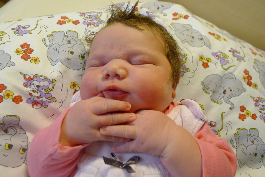 Das 400. Baby in der RHÖN-Kreisklinik heißt Emma